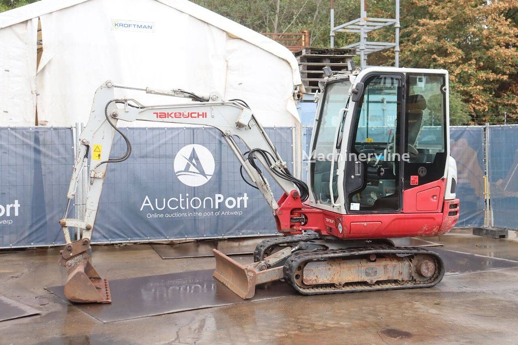 Prodaje se Takeuchi TB230 bager guseničar na aukciji