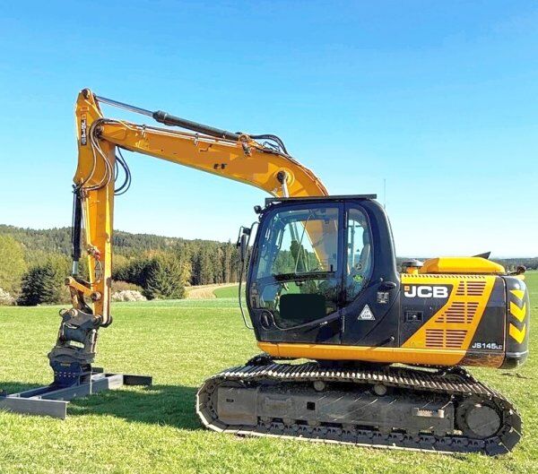 JCB JS 145 LC bager guseničar