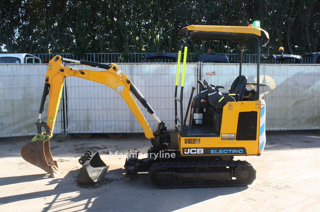 Prodaje se JCB 19C-1 E mini bager na aukciji