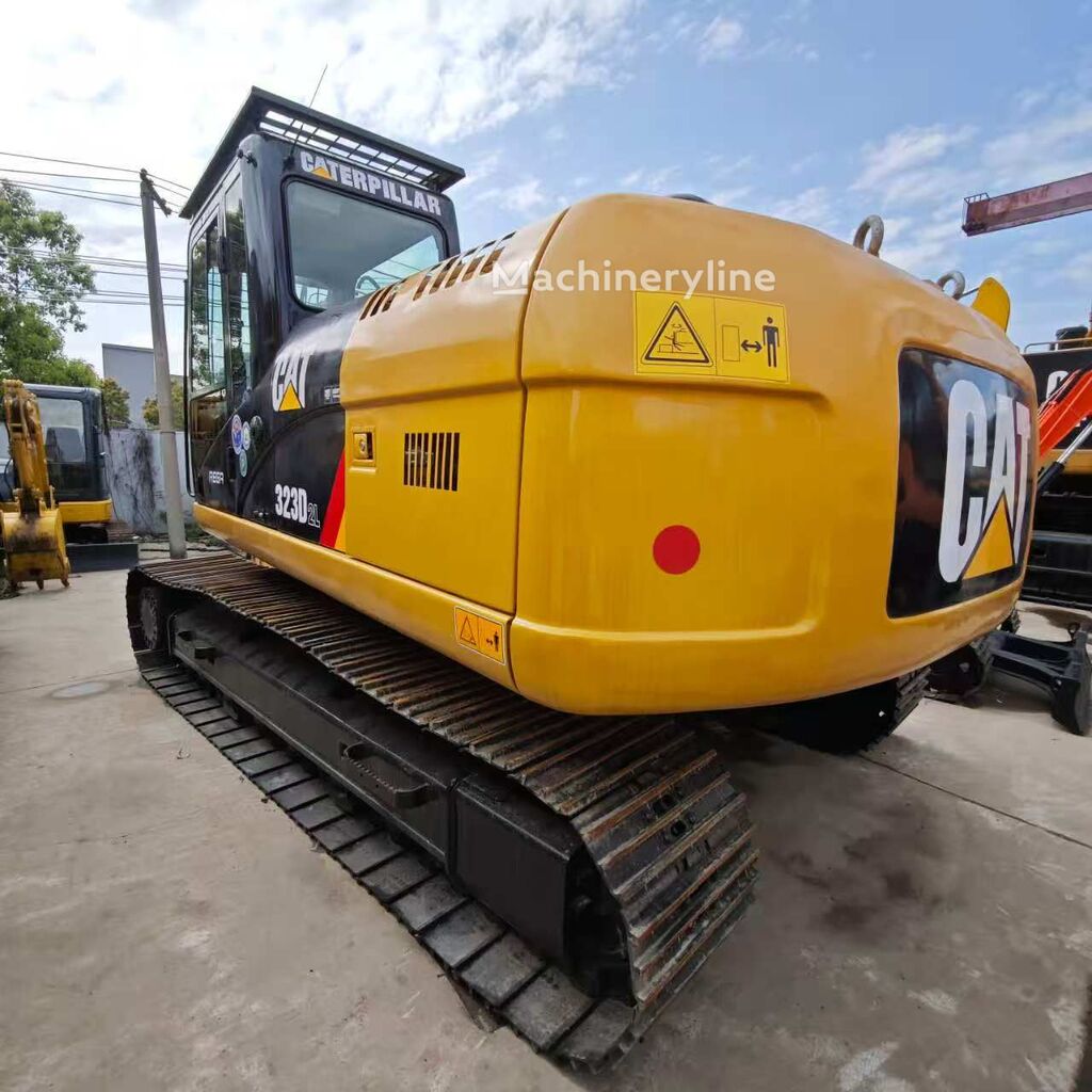 Caterpillar 323D2 bager guseničar