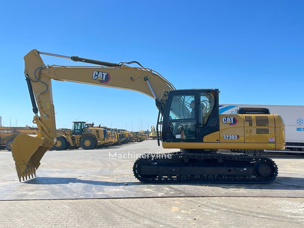 Novi Caterpillar 323D3 bager guseničar