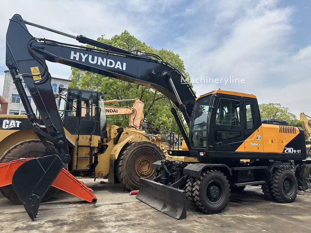 Hyundai 210W-9T bager točkaš