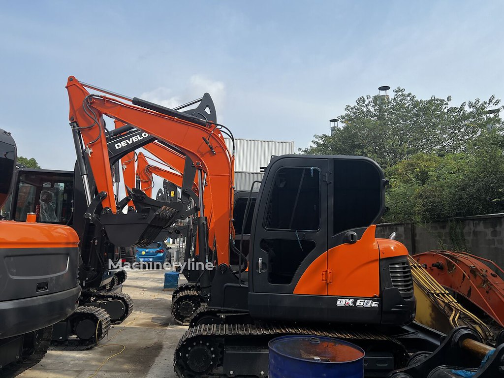 Novi Doosan DX60-9C bager guseničar