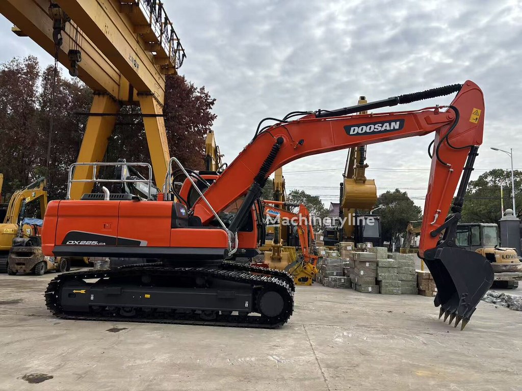Doosan DX225LC-9C bager guseničar