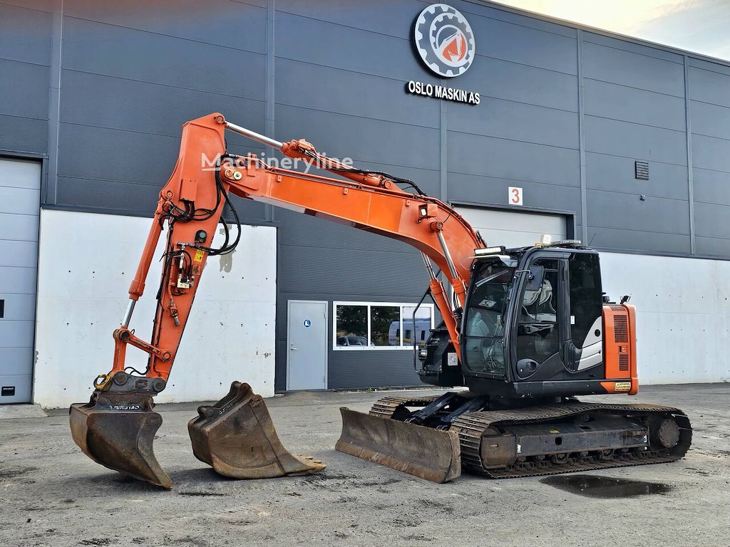 Hitachi ZX135US-6 bager guseničar