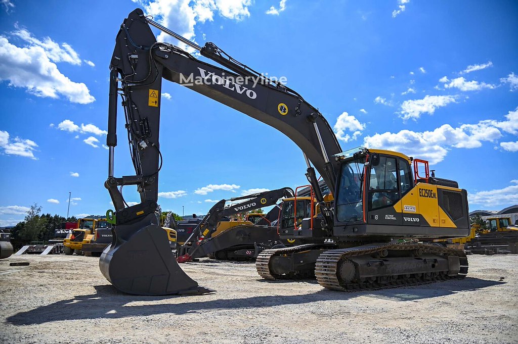 Volvo EC250ENL bager guseničar