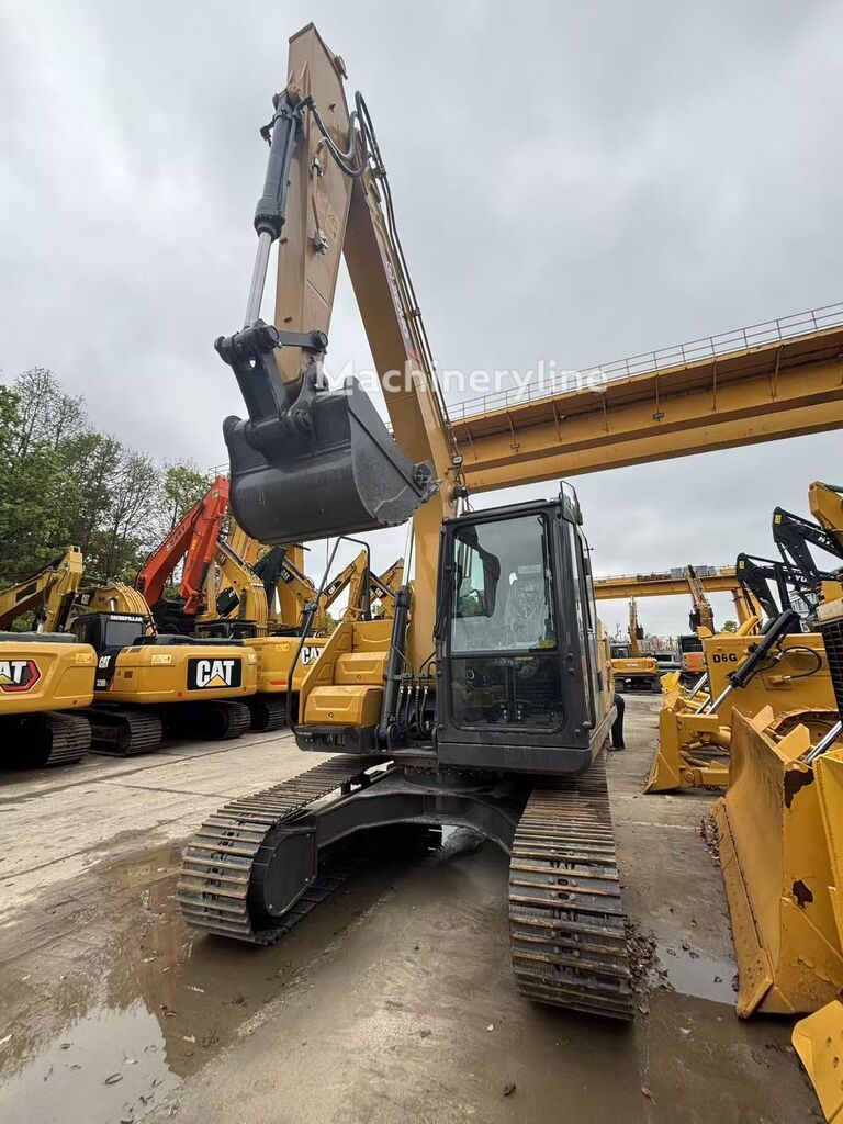 Novi XCMG XE135GA bager guseničar