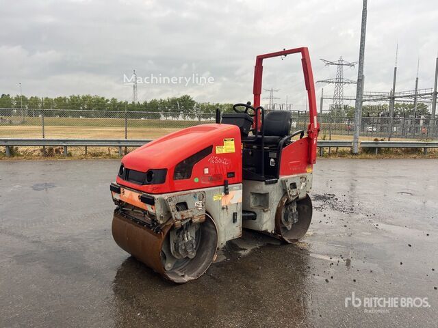 Prodaje se JCB VMT260 mali valjak na aukciji