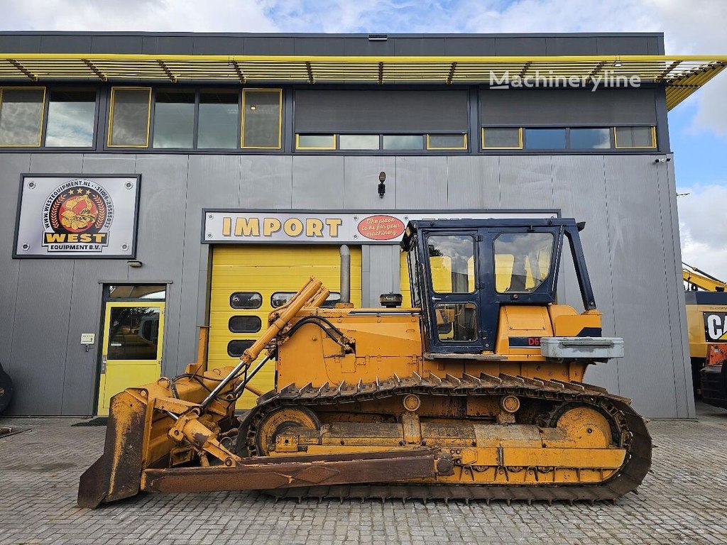 Komatsu D65P-6 buldožer