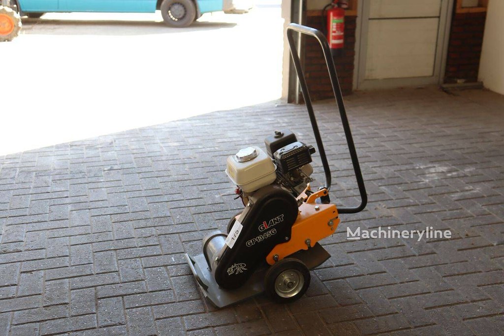Prodaje se Giant GP1345G vibro ploču na aukciji