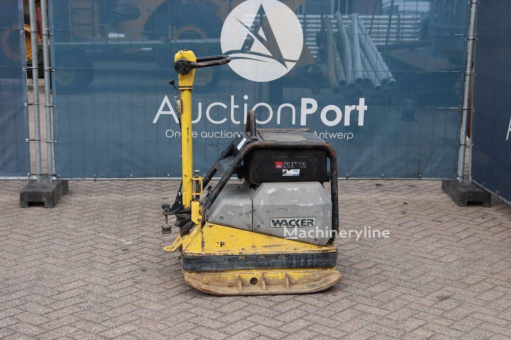Prodaje se Wacker vibro ploču na aukciji
