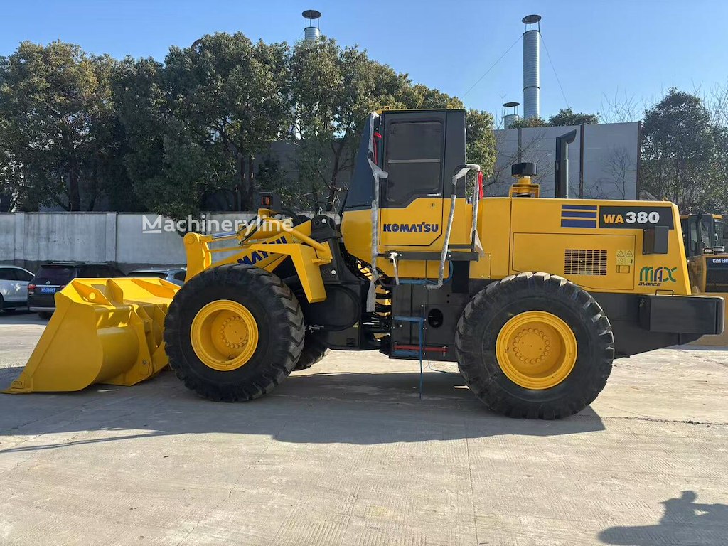 Komatsu WA380 prednji utovarivač