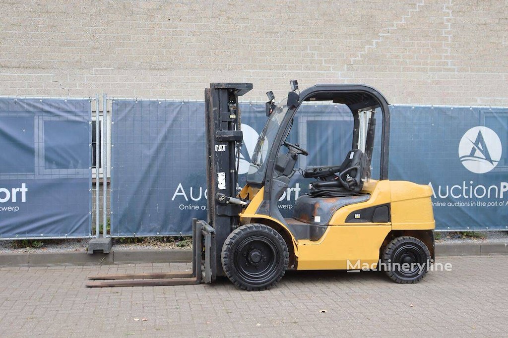 Prodaje se Caterpillar DP30N dizel viljuškar na aukciji