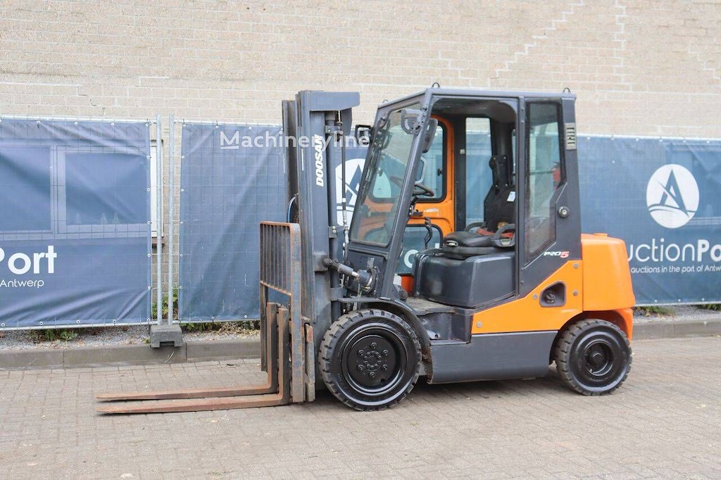 Prodaje se Doosan D30S-5 dizel viljuškar na aukciji