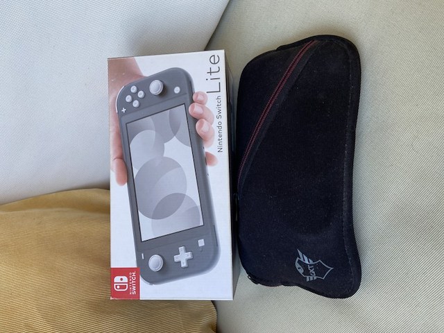 Nintendo switch lite + futrola + zaštitno staklo