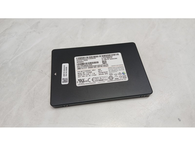 ssd 256gb samsung sata III ispravan win 10 na njemu