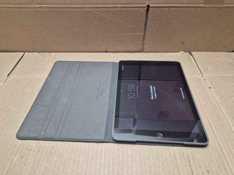 Apple iPad A1823 Br 4