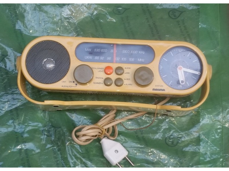 = Radio uređaj sa satom - 30 x 10cm