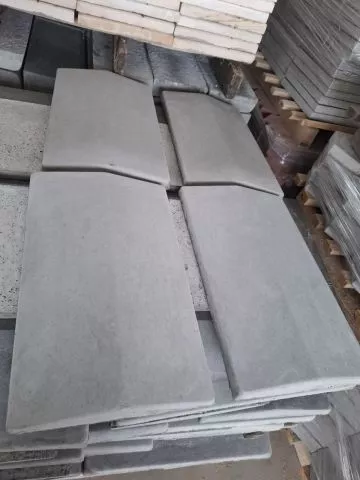 BETONSKE OKAPNICE I KAPE ZA OGRADE,ZIDOVE