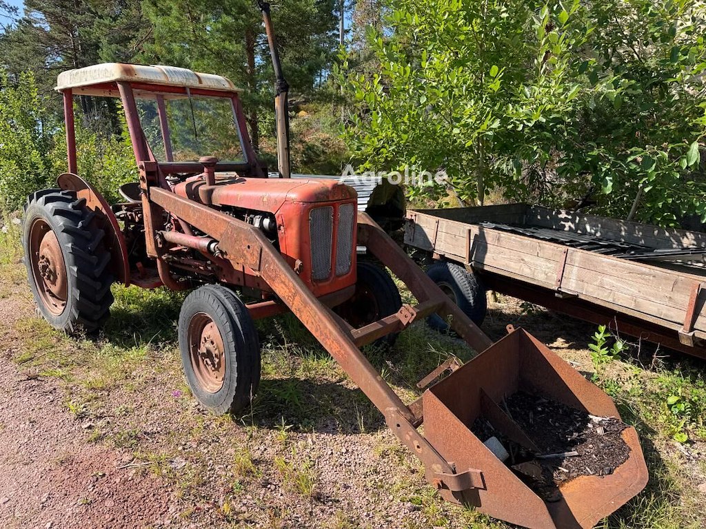 Prodaje se Volvo 320D traktor točkaš na aukciji