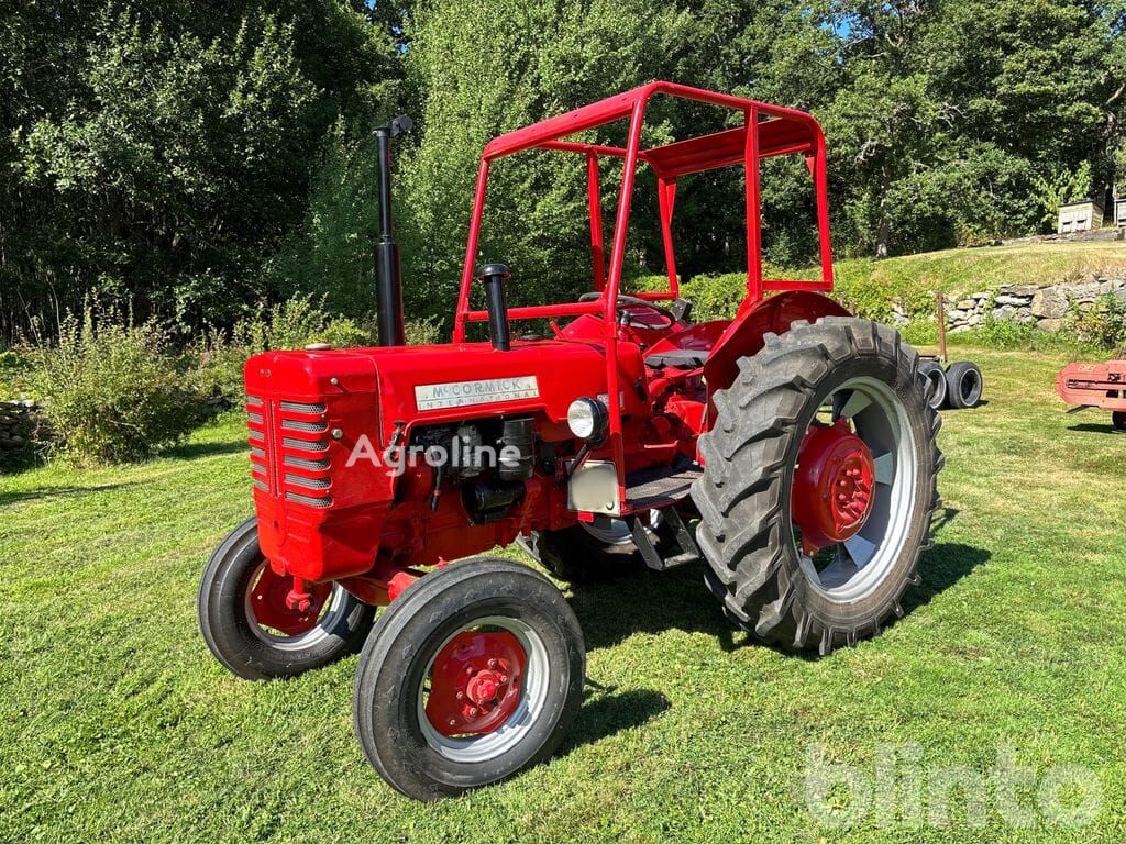 Prodaje se International D-440 mini traktor na aukciji
