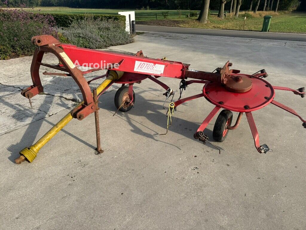 Lely 300 trakasti formirač otkosa