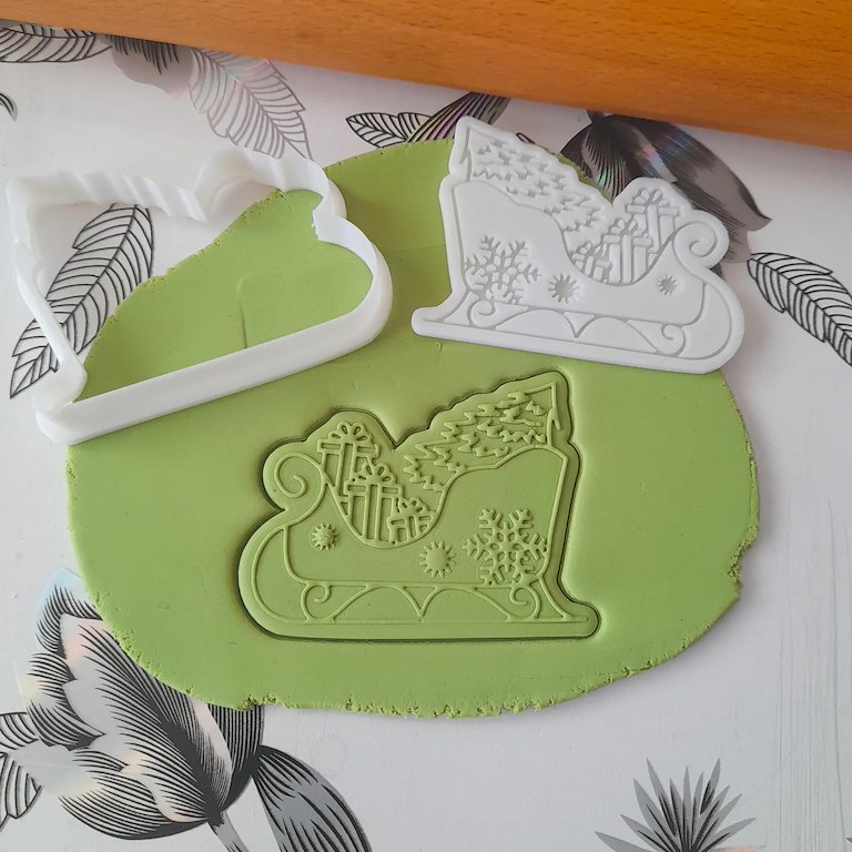 KREATIVNI SLATKIŠI Modla za kolače i ukrase Sanke Deda Mraza, 8 cm, Bele