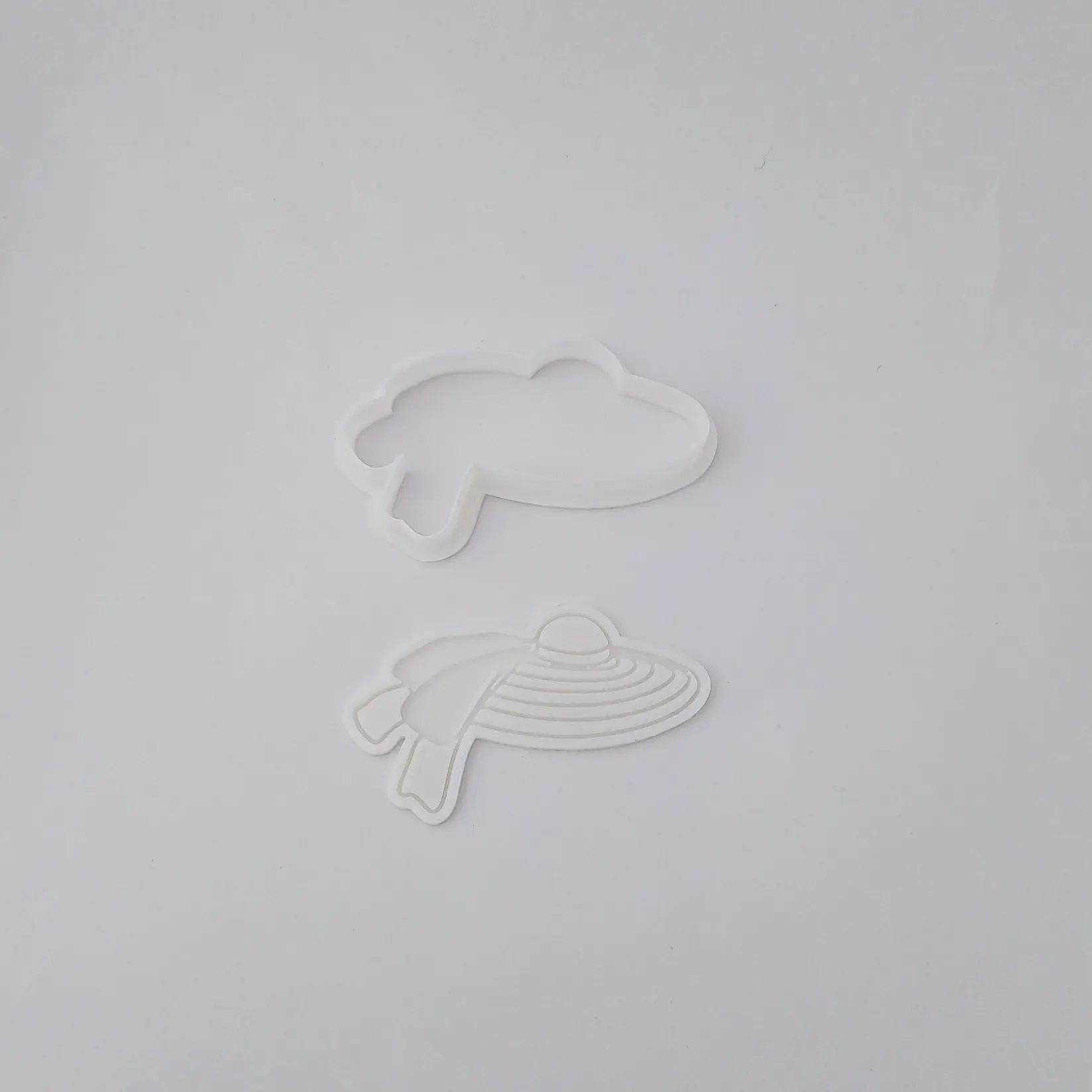 KREATIVNI SLATKIŠI Modla za kolače i ukrase Naočare, 6 cm, Bele