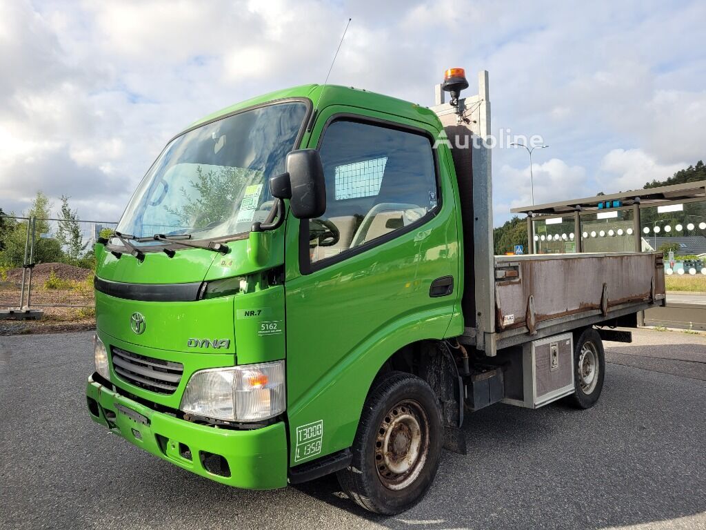 Prodaje se Toyota DYNA, 100 2,5 TD S. CAB kamion s ravnom platformom na aukciji
