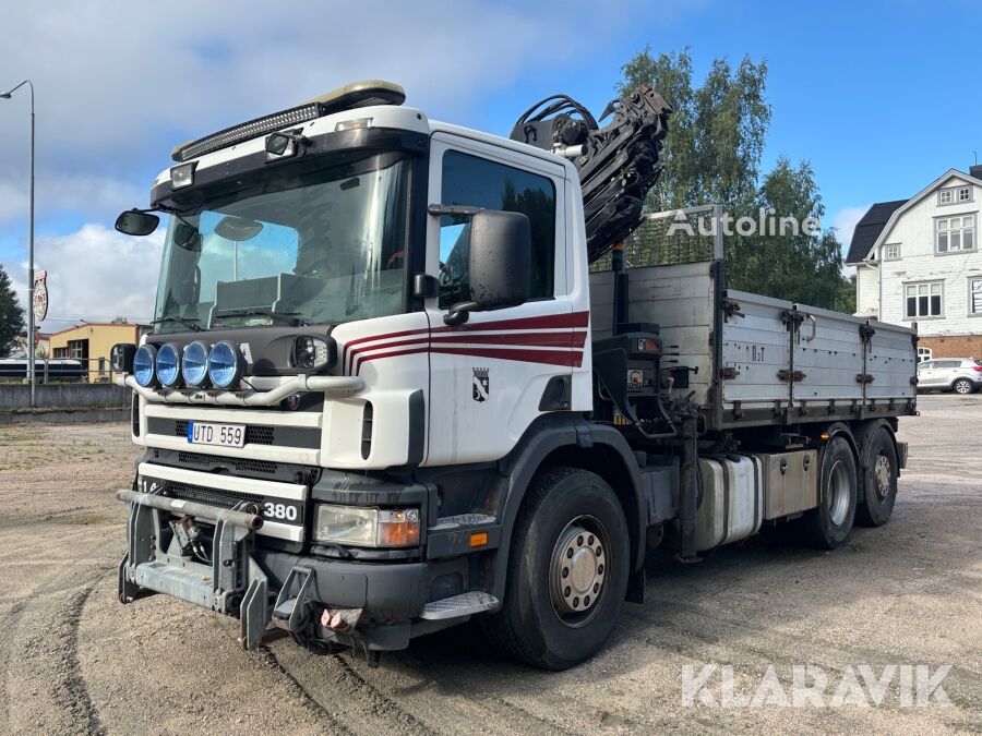Prodaje se Scania P114GB 6x2 kamion s ravnom platformom na aukciji