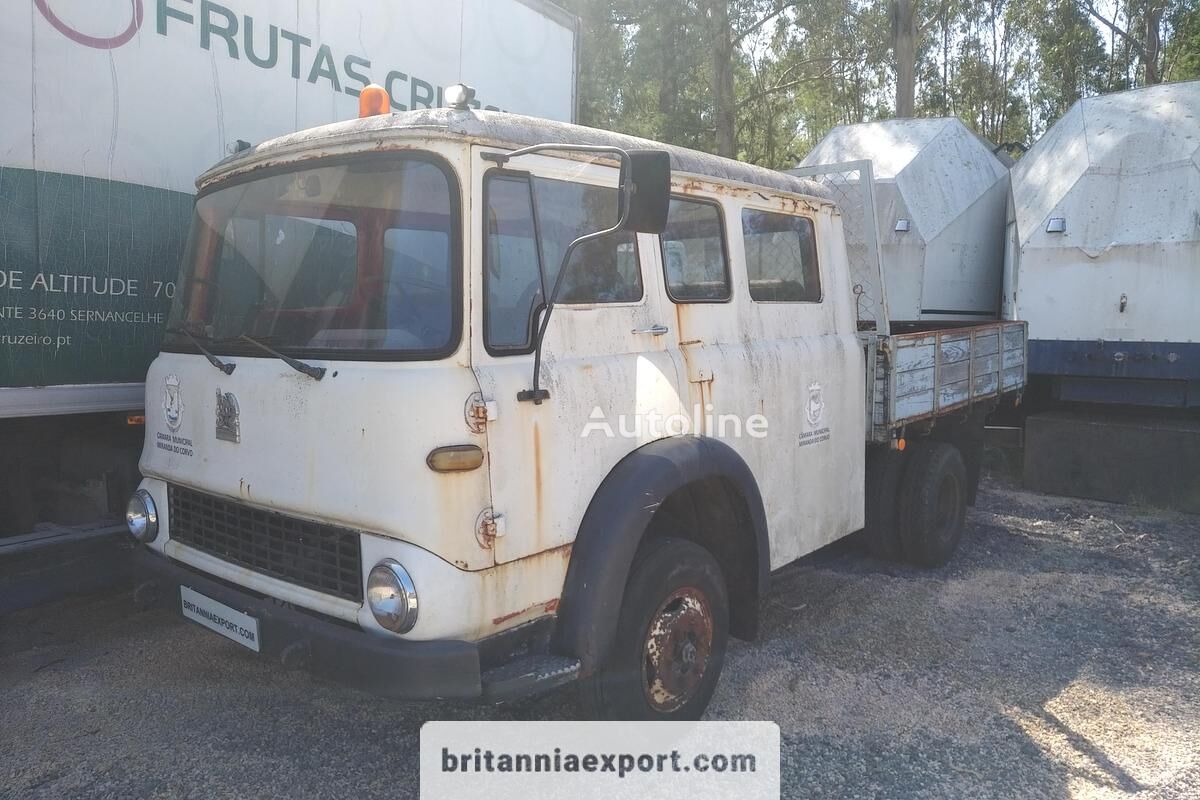 Bedford TK570 220 TripleCab kamion s ravnom platformom