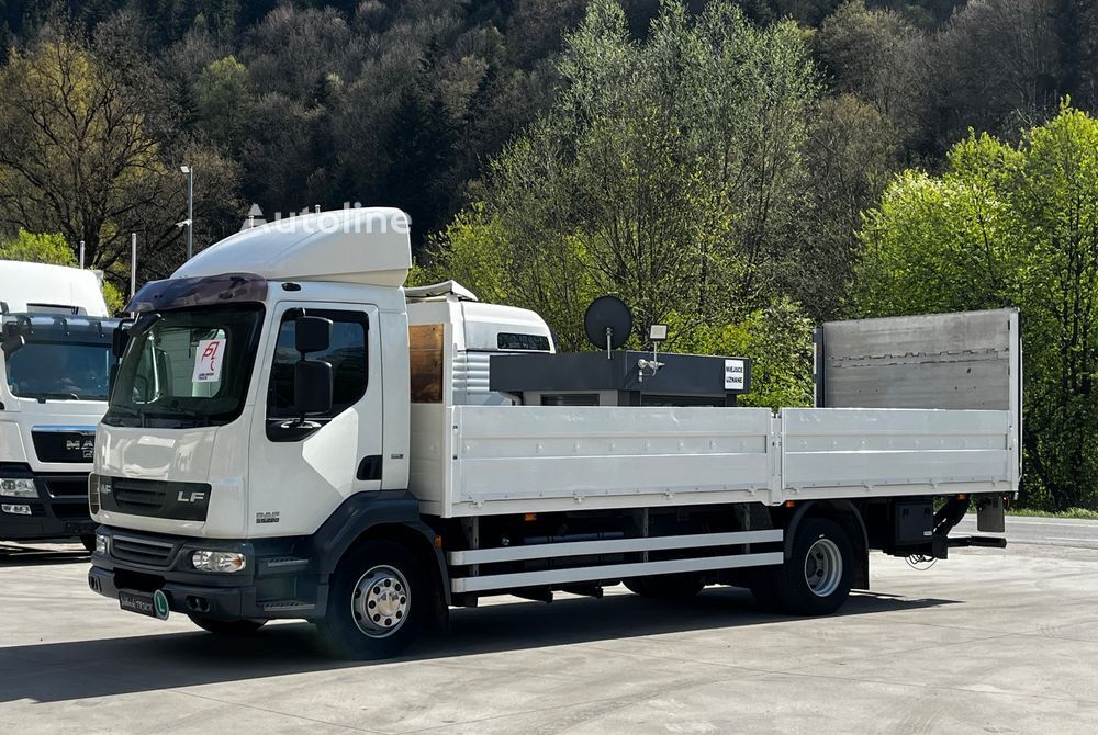DAF LF 55 220 kamion s ravnom platformom