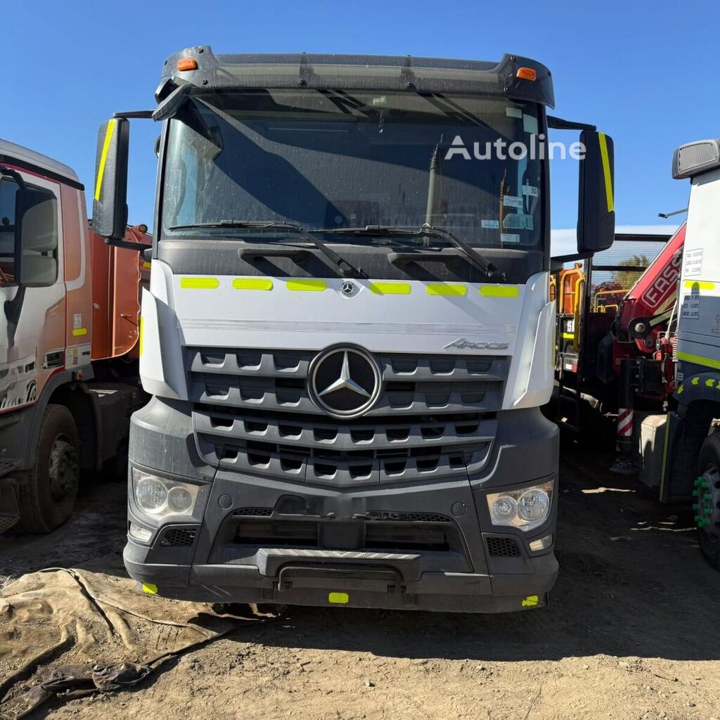 Mercedes-Benz AROCS 3342 kamion s ravnom platformom