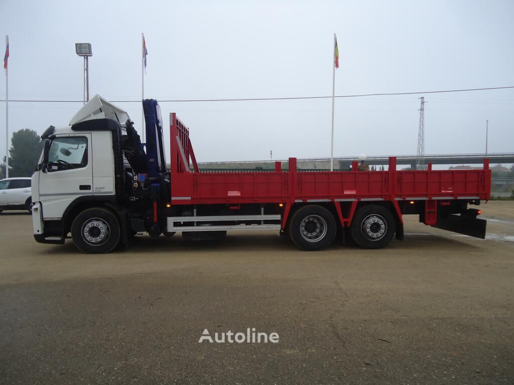 Volvo FM 330 kamion s ravnom platformom