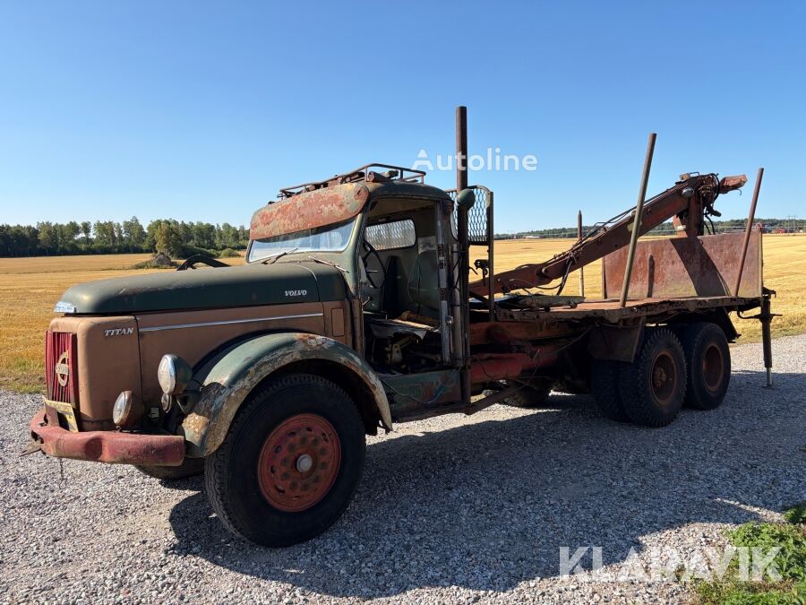 Prodaje se Volvo Titan L-49526 kamion s ravnom platformom na aukciji