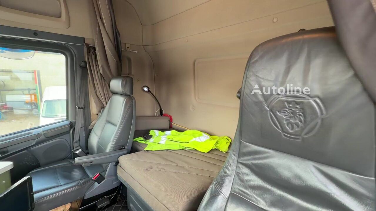 Prodaje se Scania R560LB8X4*4HNB rol kiper sa kukom na aukciji