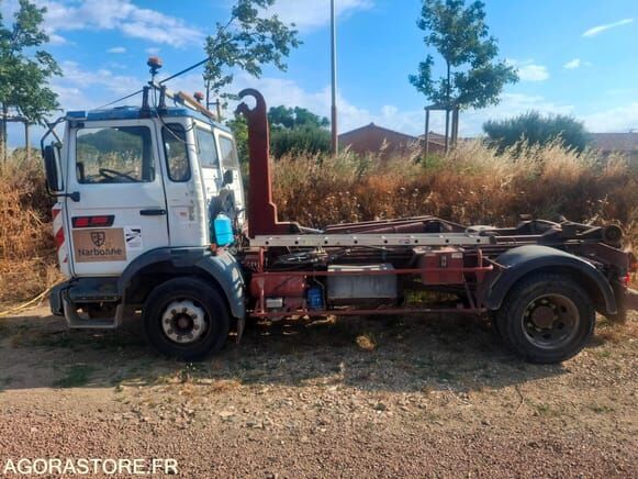 Prodaje se Renault M150 rol kiper sa kukom na aukciji