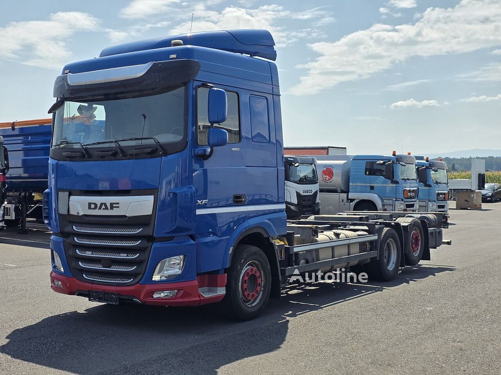 DAF XF 480 Space Cab 6x2 Lift axe Wechselbrücke BDF vozilo za prevoz kontejnera