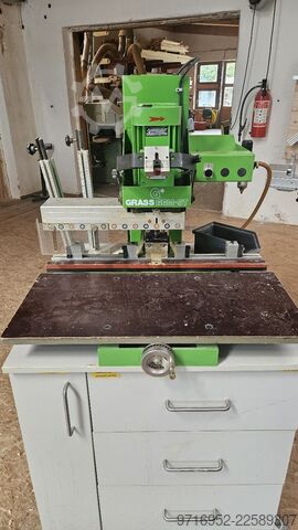 Odgovarajuća bušilica
Grass / BLUM BBM /ST Bänder- & Reihenlochbohrmaschine