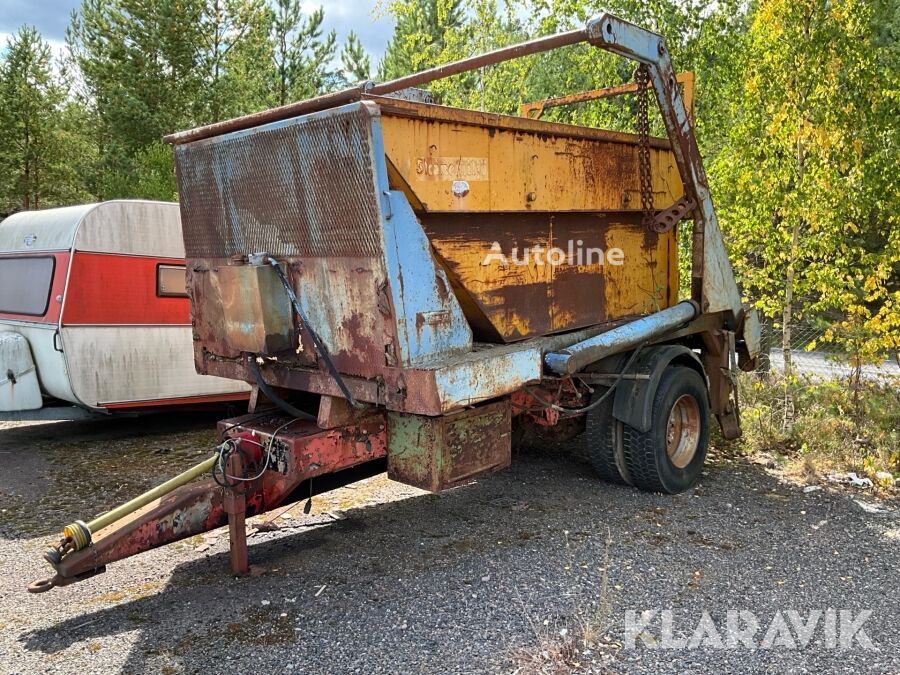 Prodaje se Entreprenadvagn med liftdumper och container prikolicu kiper na aukciji