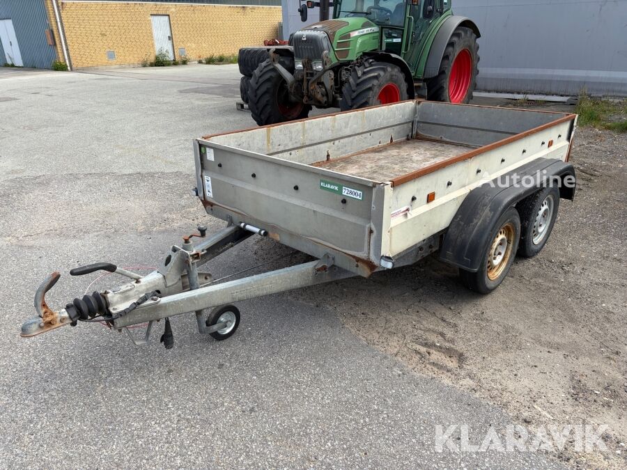 Prodaje se Variant 2000 kg prikolicu sa ravnom platformom na aukciji