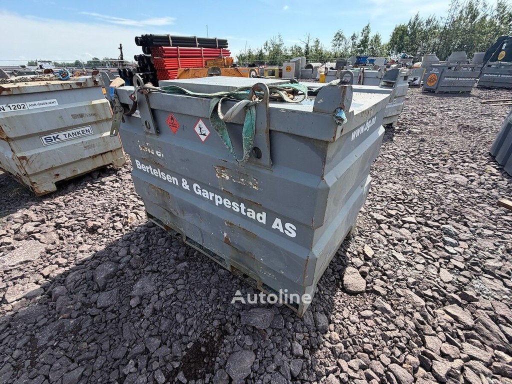Prodaje se KN Andre KN Dieseltank 1000L rezervoar za skladistenje goriva na aukciji
