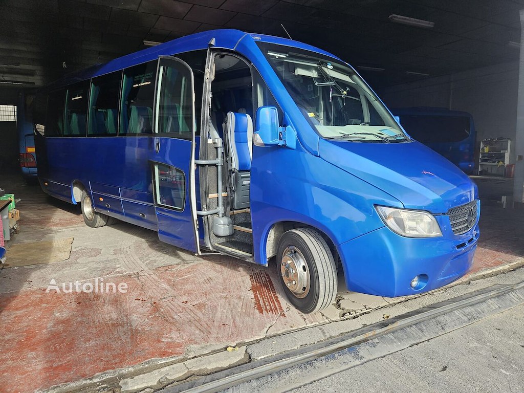 Mercedes-Benz 815D VARIO prigradski autobus