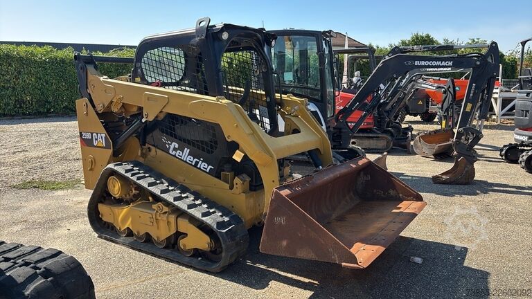Kompaktni utovarivač na gusenicama
Caterpillar 259D
