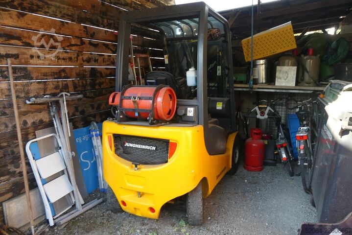 Viljuškar
Jungheinrich TFG 319