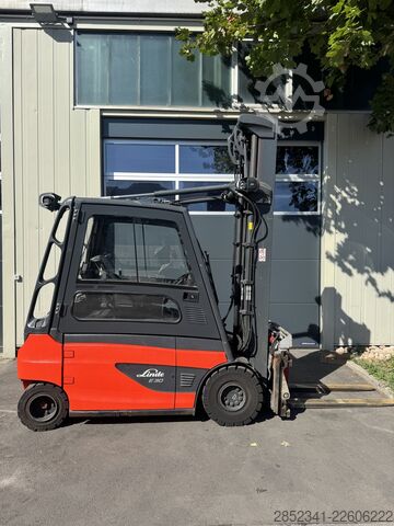 Viljuškar
Linde E30L mit Triplex 6880 mm