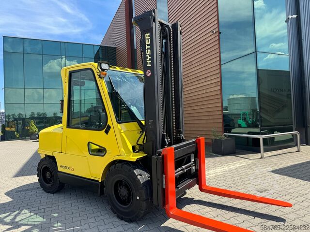 Viljuškar
Hyster H 5.5 XM // Full cabin // Only 6135 hour