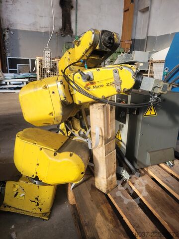 3 komada industrijskih robota
Fanuc Ltd LR Mate 200iB 3L
