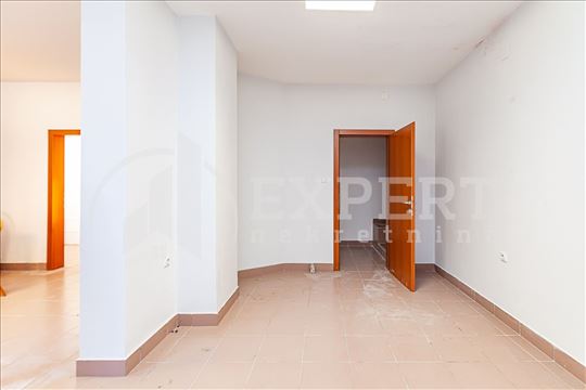 Izdaje se lokal 57m2 u Studeničkoj