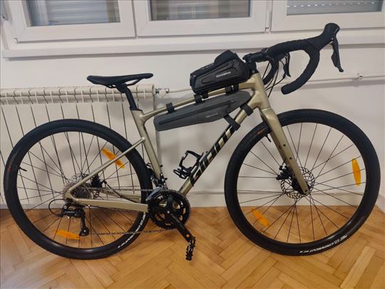 Giant REVOLT 2 GRAVEL BIKE, 2025. Bicikl
